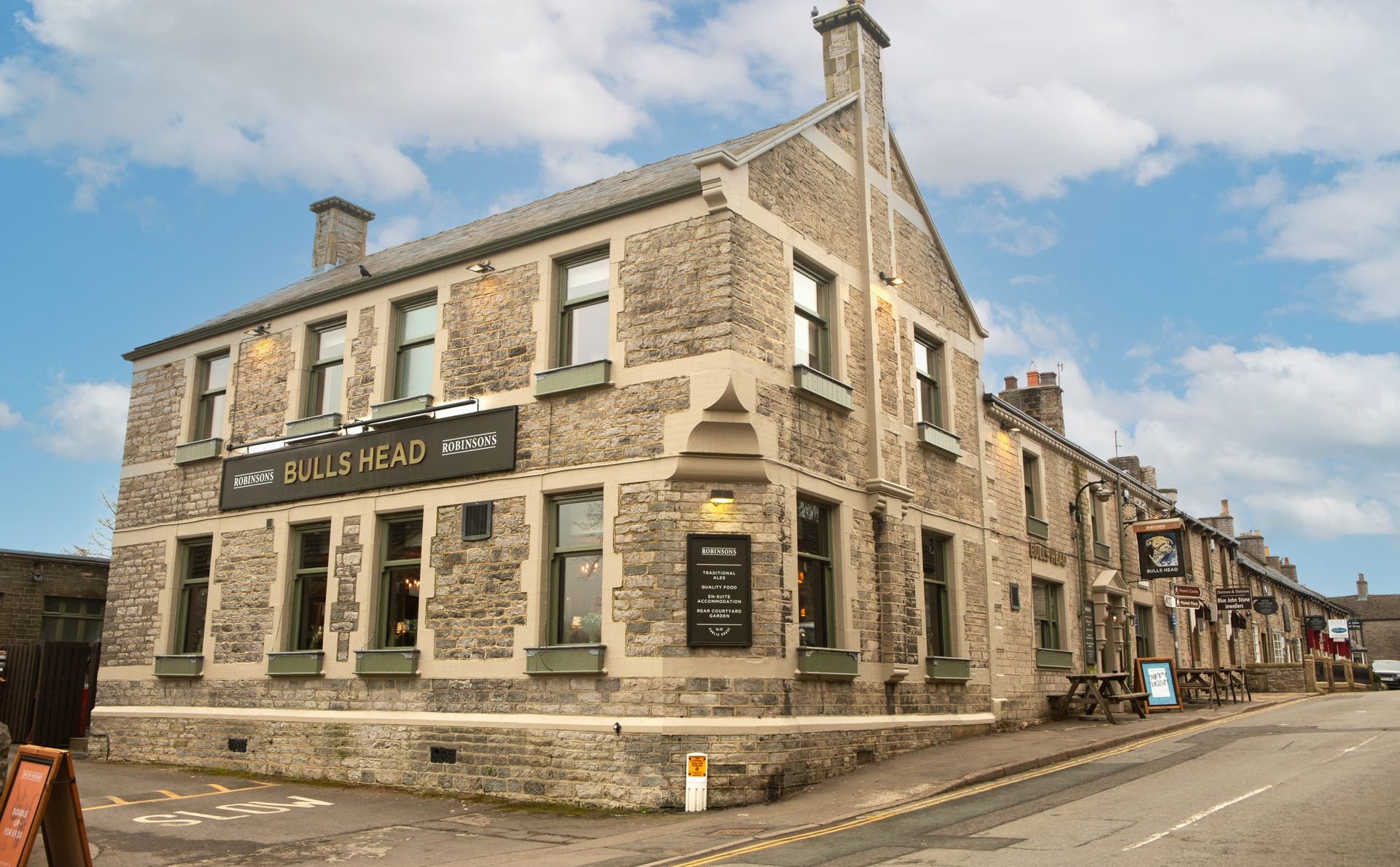 The Bulls Head Castleton - Country pub with accommodation